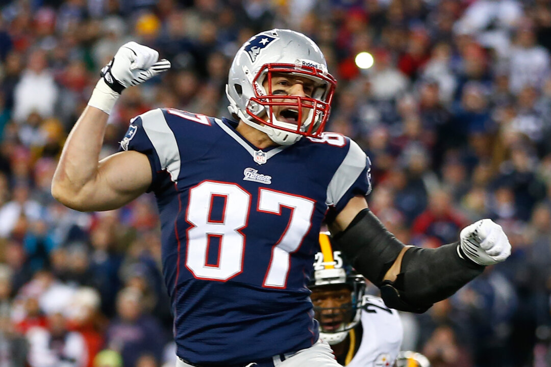Rob Gronkowski, Amid Retirement, Ribs Patriots Owner Robert Kraft | The ...