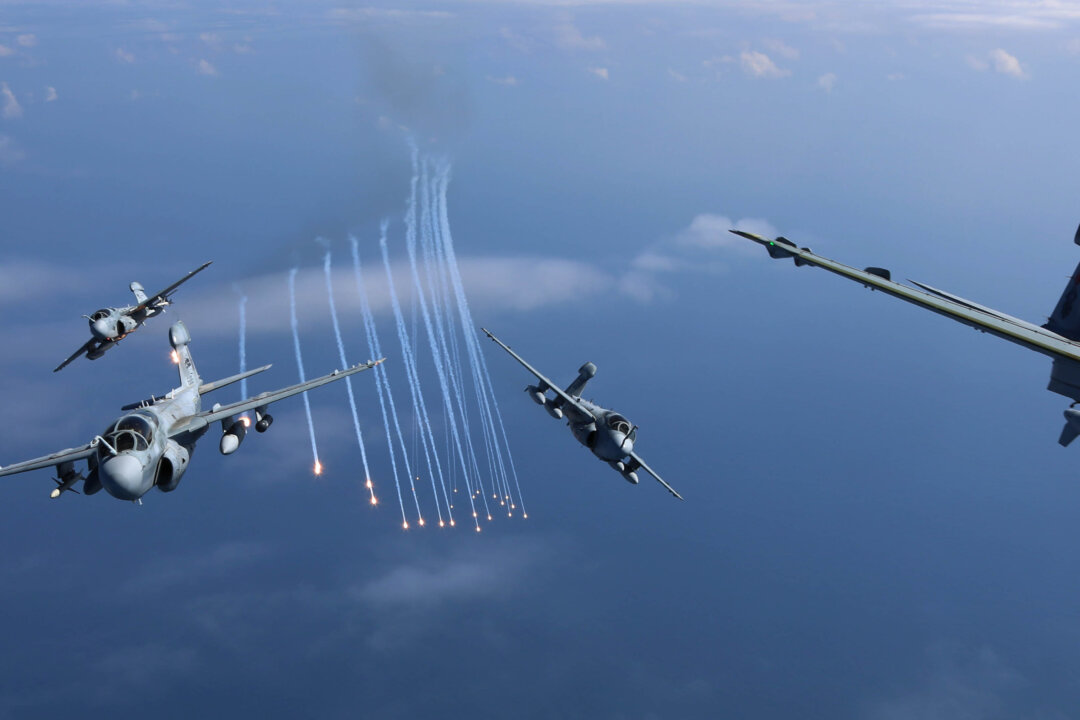 Watch the Marine Prowler Squadrons Take Their Last Flight Together ...