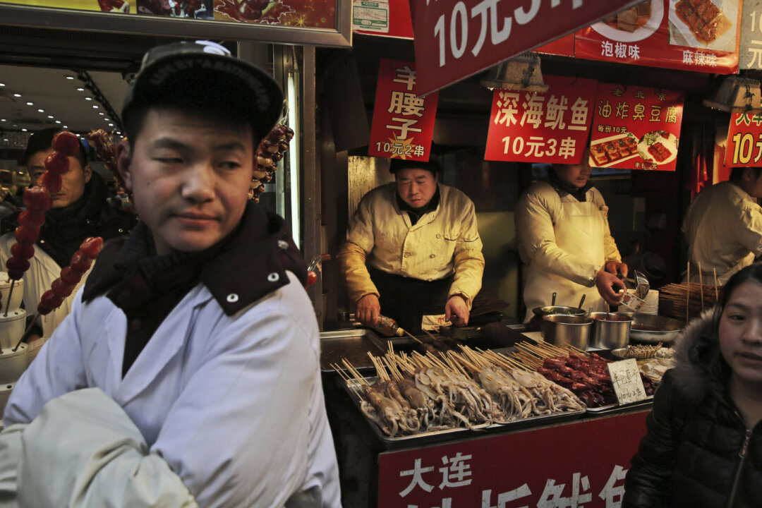 China Expert Evan Lorenz Says Yuan Devaluation Will Happen | The Epoch ...