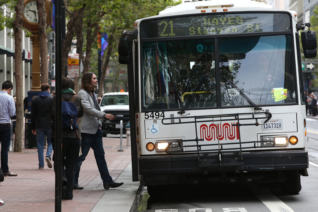 Man Dies After Fight Over Bus Seat With Other Passenger | The Epoch Times