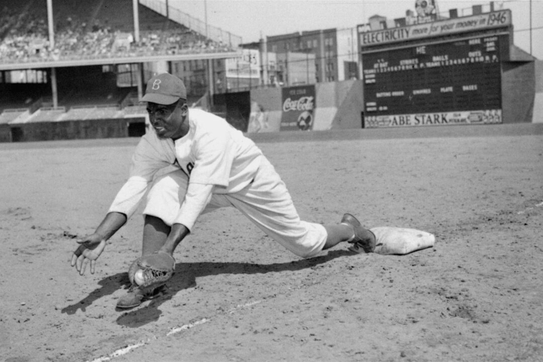Jackie Robinson’s Silent Fight for Racial Equality | The Epoch Times