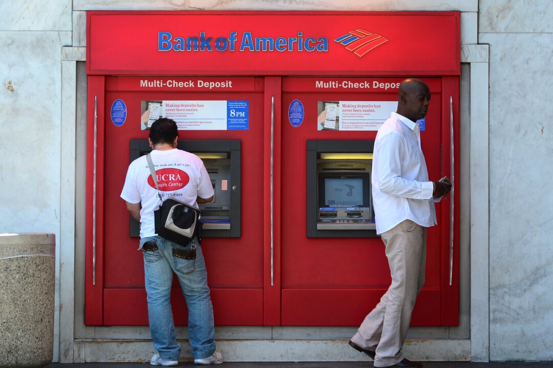 Should You Be Worried About Your Money in the Bank? Experts Sound Off ...