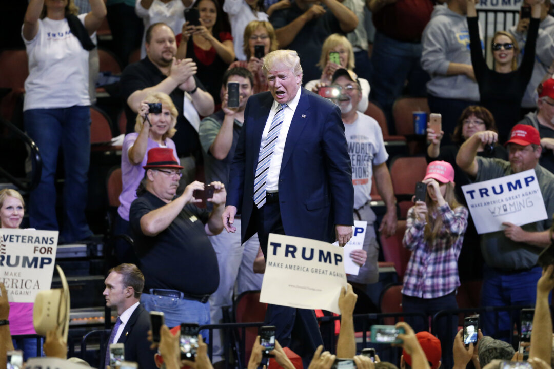 The Latest: Trump Hits Bill Clinton Over Remarks | The Epoch Times
