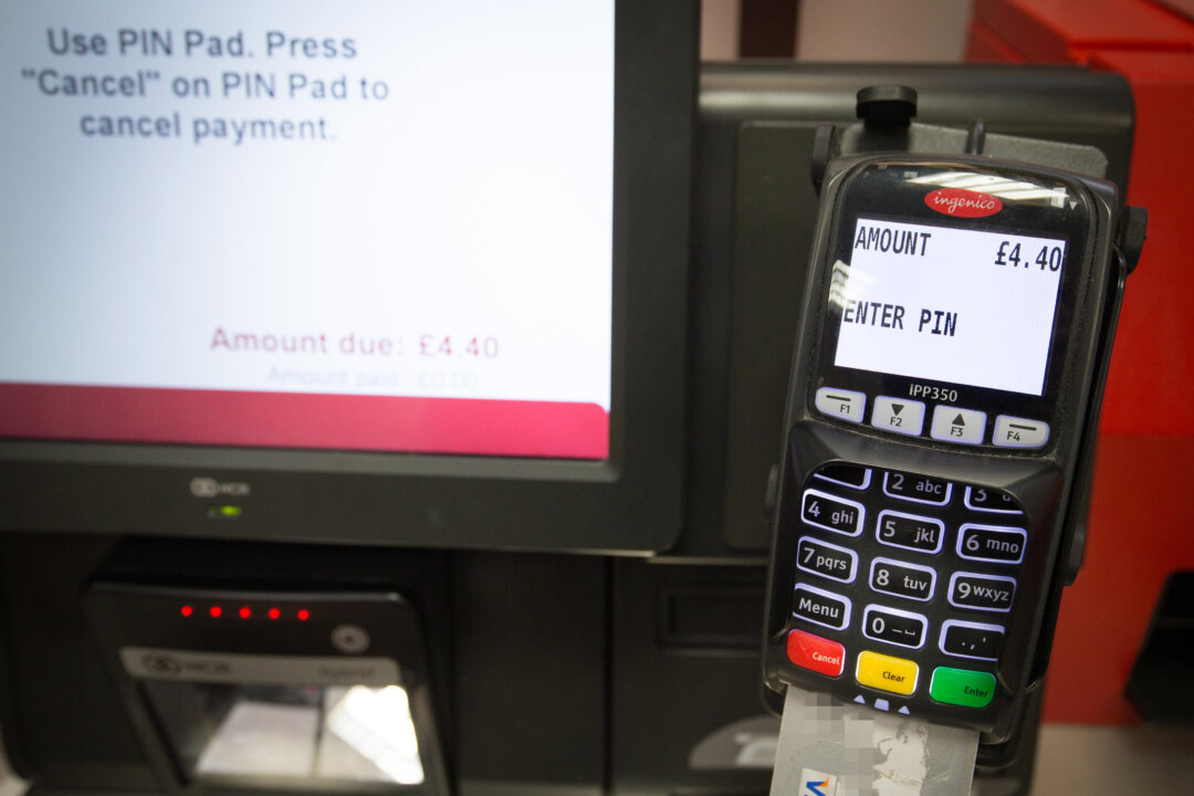 Cashless Card Controversy Reignited by New University Study | The Epoch ...