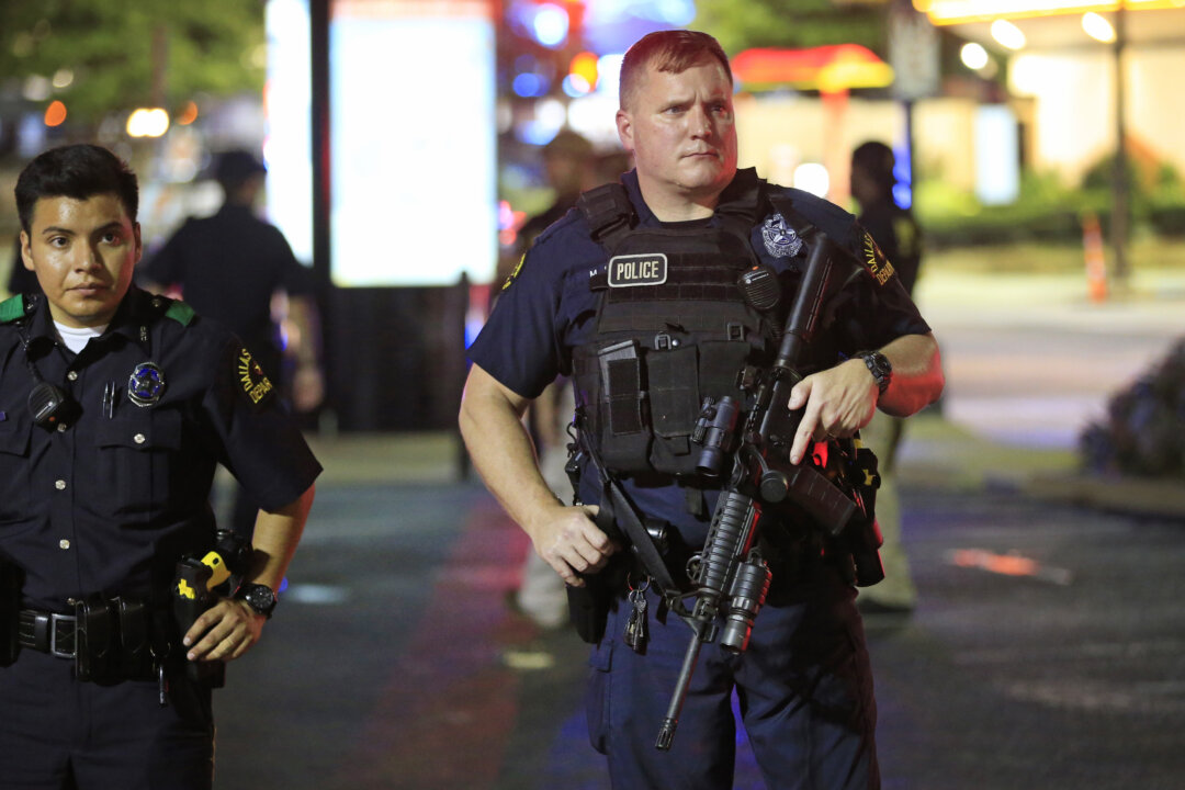 5 Officers Killed, 6 Injured by Sniper Fire in Dallas Protest | The ...