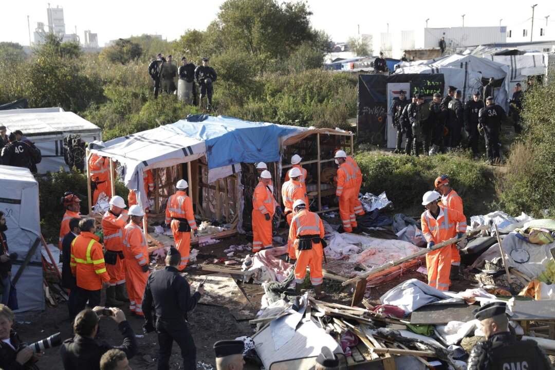 Crews Start Dismantling French ‘Jungle’ Camp While Migrants Remain ...