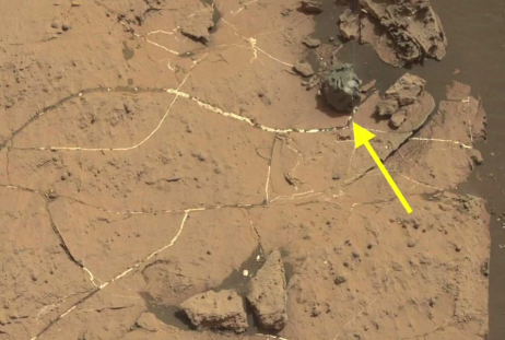 Curiosity Rover Spots Strange Metal Meteorite on Mars (Video) | The ...