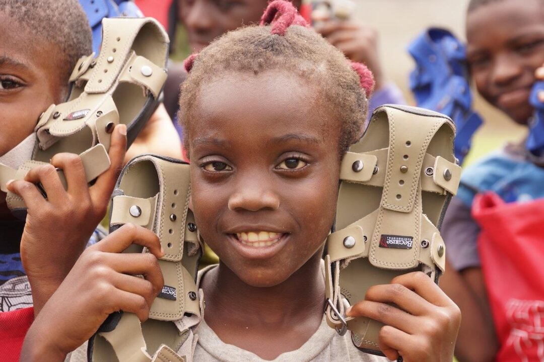 Shoe That Grows: Great Idea Helps Kids Around the World | The Epoch Times