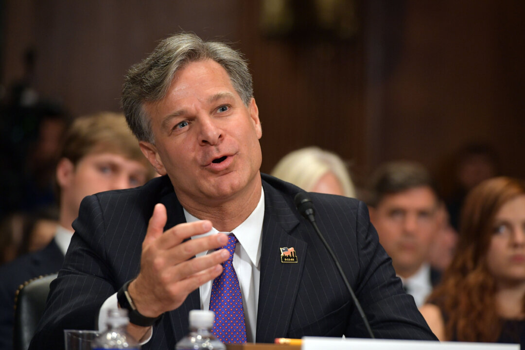 New FBI Director Sworn In: Why Both Republicans and Democrats Like Him ...