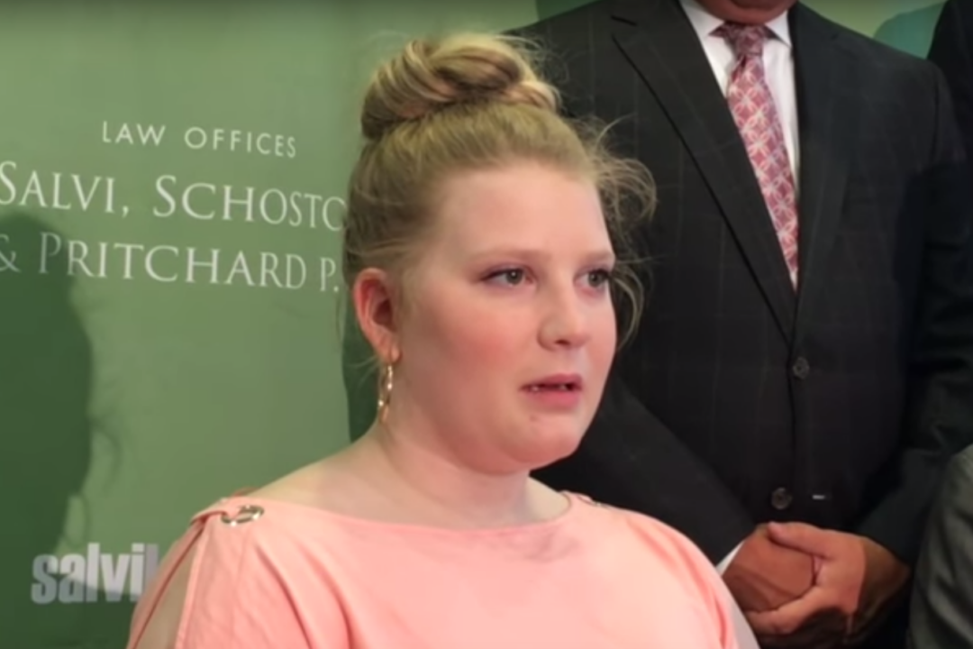 Woman Awarded $148 Million for Chicago Airport Freak Accident That Left ...