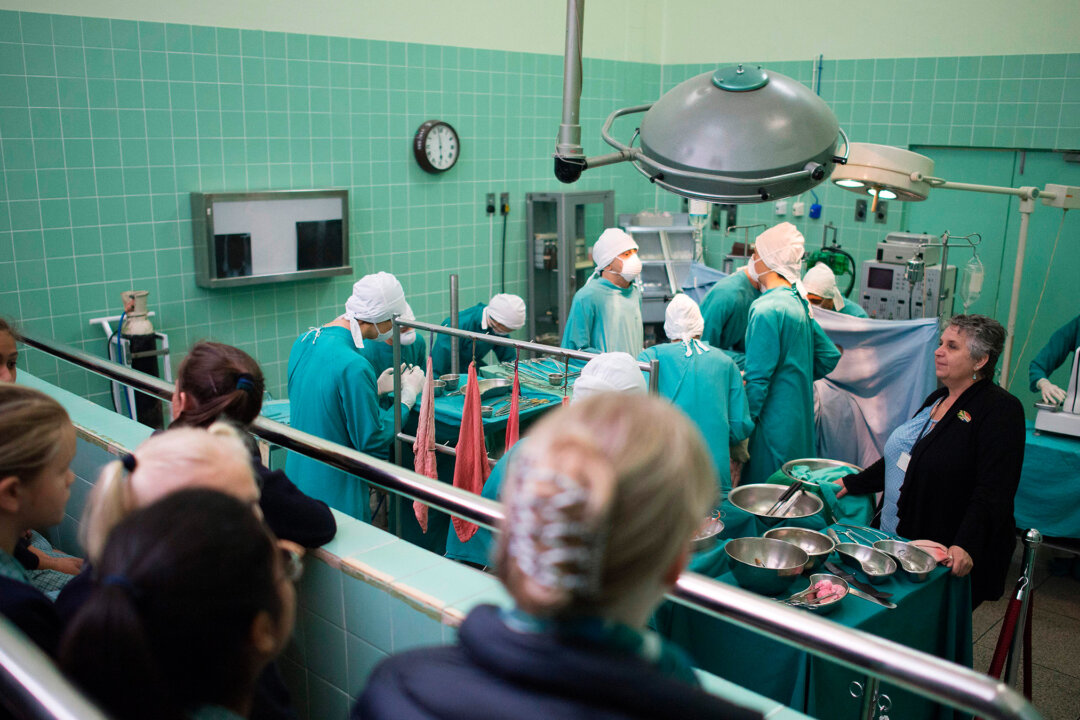 Misplaced IV Needle May Have Crippled 3-Year-Old Daughter | The Epoch Times