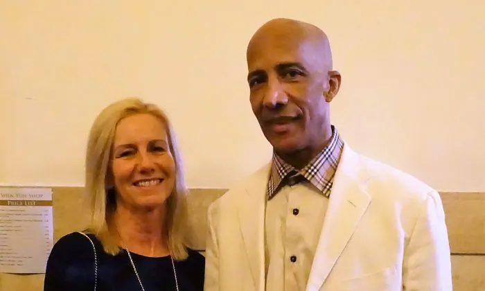 Top Business Speaker Recognizes Dedication of Shen Yun’s Dancers