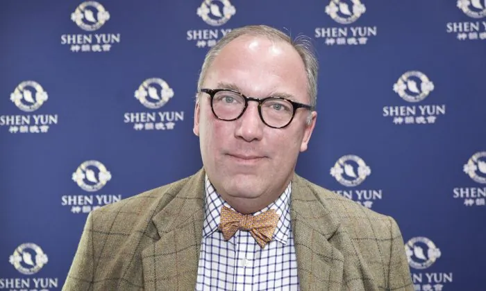 Priest Finds the Spirit of Shen Yun Dancers Infectious and Delightful