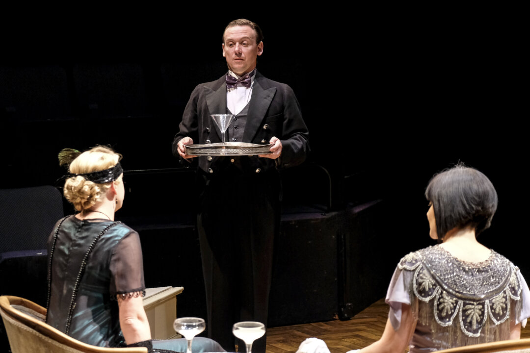 Theater Review: ‘A Brief History of Women’ | The Epoch Times
