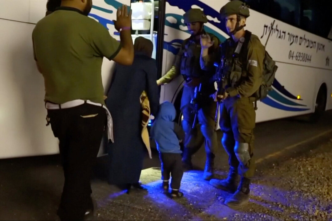 Syrian ‘White Helmets’ Flee to Jordan With Israeli, Western Help | The ...