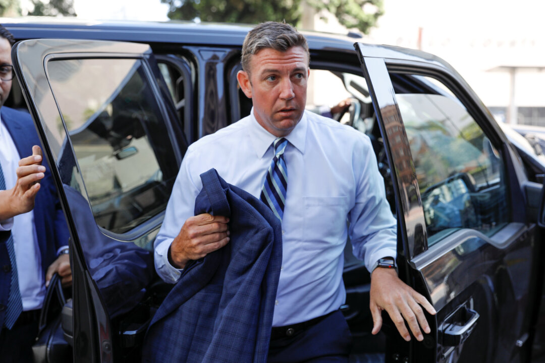 Rep. Hunter Pleads Not Guilty to Misuse of Campaign Funds | The Epoch Times