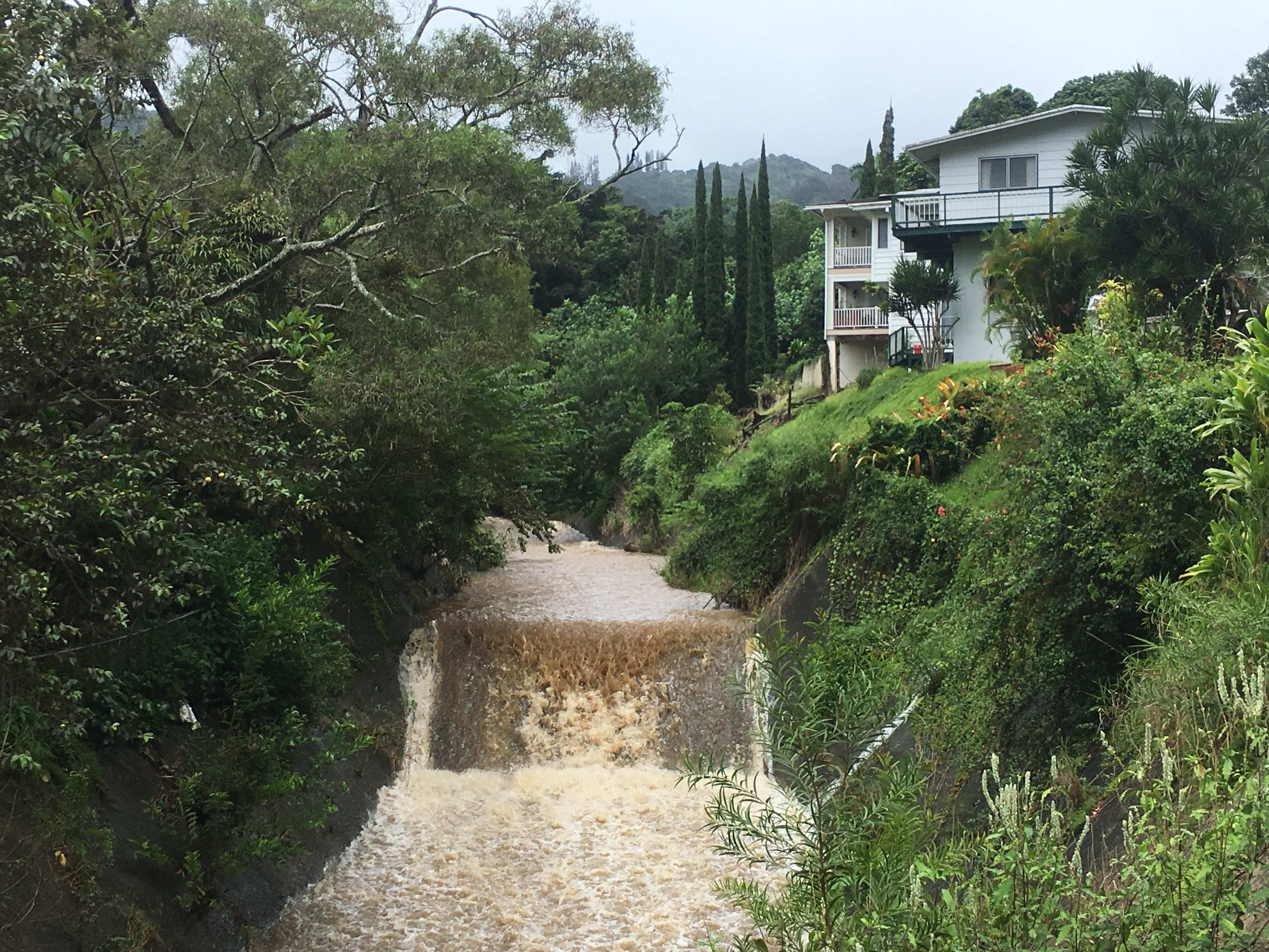 Honolulu Warns Residents After Storm Swells Dam Water Levels | The ...