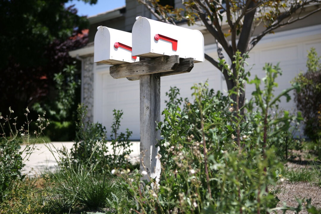 Canada Post Ends Use of Red Flags on Rural Mailboxes Signaling Incoming ...