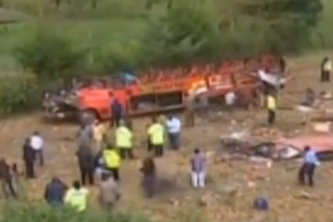 Children Among 50 Dead in Kenya Bus Crash | The Epoch Times