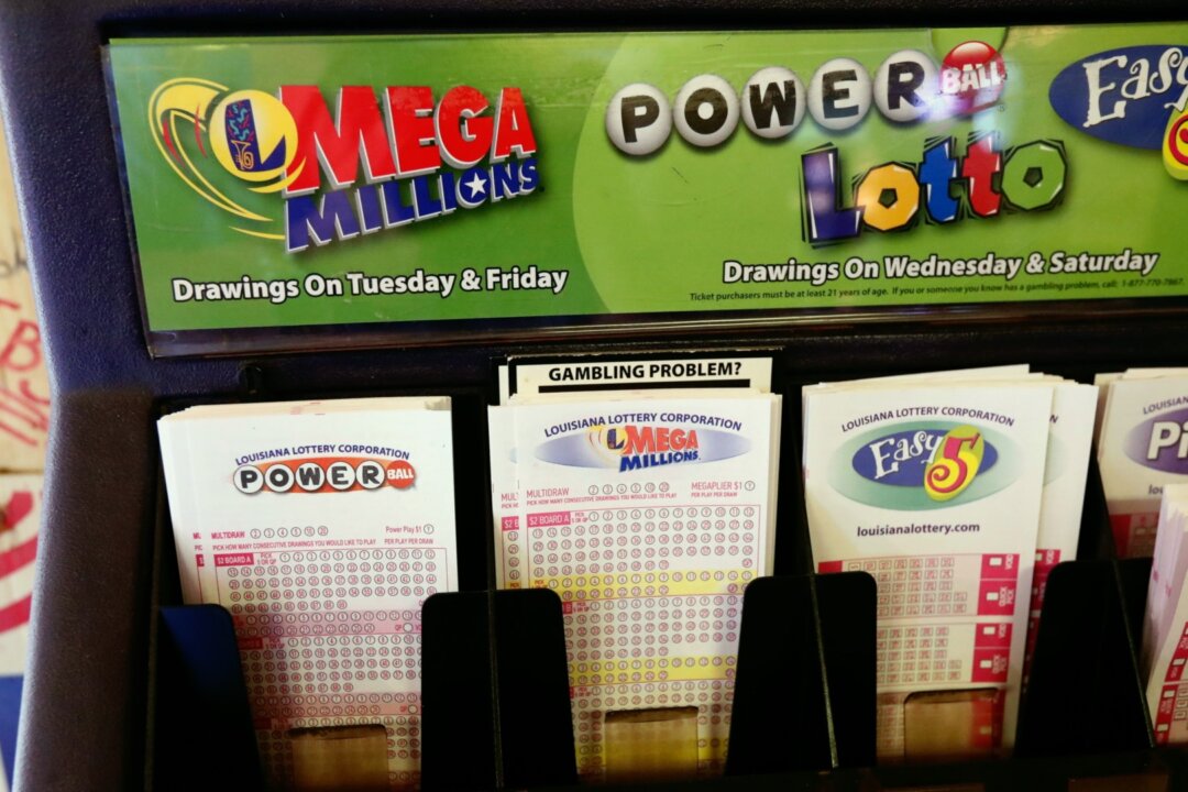 2 Winning Tickets Sold for $750 Million Powerball Jackpot | The Epoch Times