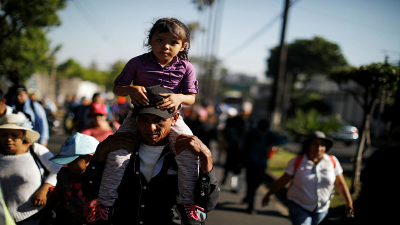 New Migrant Caravan Departs Salvadoran Capital for US | The Epoch Times