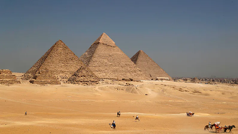 Egyptian Man Climbs Great Pyramid of Giza, Throws Stones at Security ...