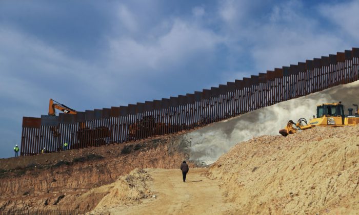 Video Of Border Wall Panels Falling Amid Hurricane Hanna From June 2020