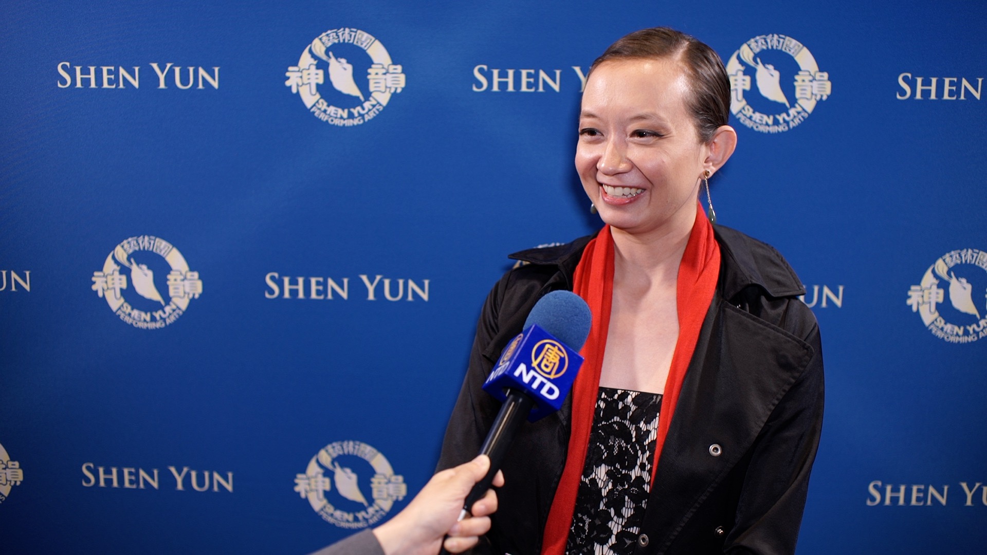 Ballet Instructor Amazed by Shen Yun Dancers' Spirit and Heart - The Epoch Times
