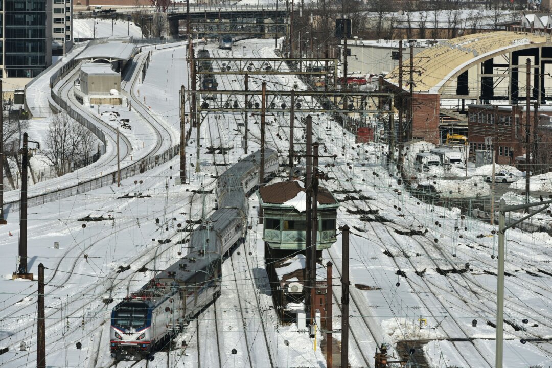 Nearly 200 Passengers Stranded on Amtrak Train for More Than 24 Hours ...