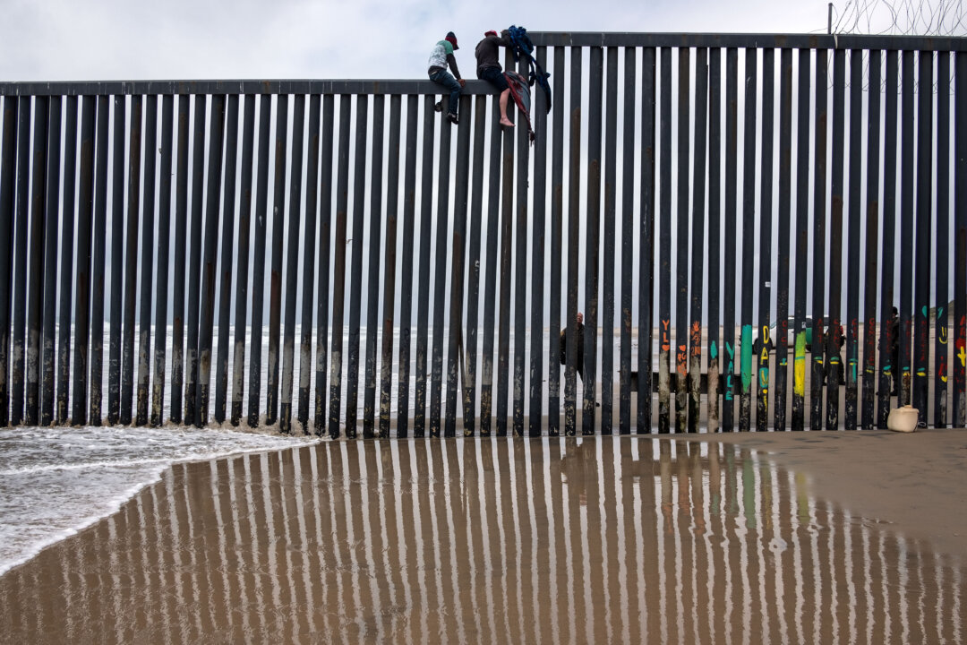 Ms-13 Gang Member Caught Illegally Crossing US-Mexico Border Into ...