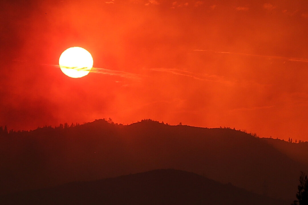 Video Shows the Elusive ‘Crown Flash’ in the Sky | The Epoch Times