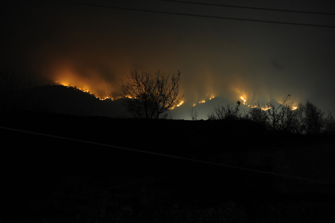 At Least 30 Killed Fighting Mountain Forest Fire in China | The Epoch Times
