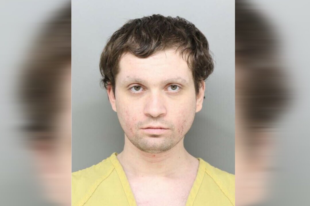 Ex-Convict Charged With Pretending to Be Long-Missing Boy | The Epoch Times