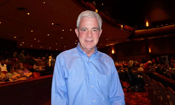 Council Member Captured by Shen Yun Performers’ Energy and Enthusiasm