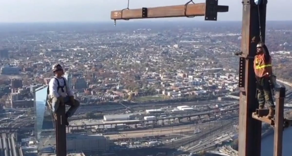Video: Ironworkers Build Philadelphia Skyscraper