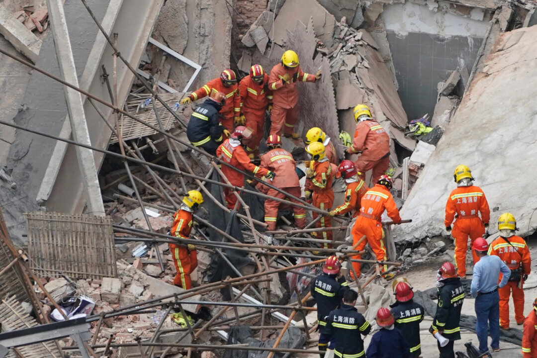 At Least 5 Dead, 9 Trapped in Shanghai Building Collapse | The Epoch Times