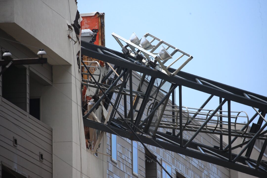 Photos: Crane Collapses in Dallas, 1 Dead and 6 Injured | The Epoch Times