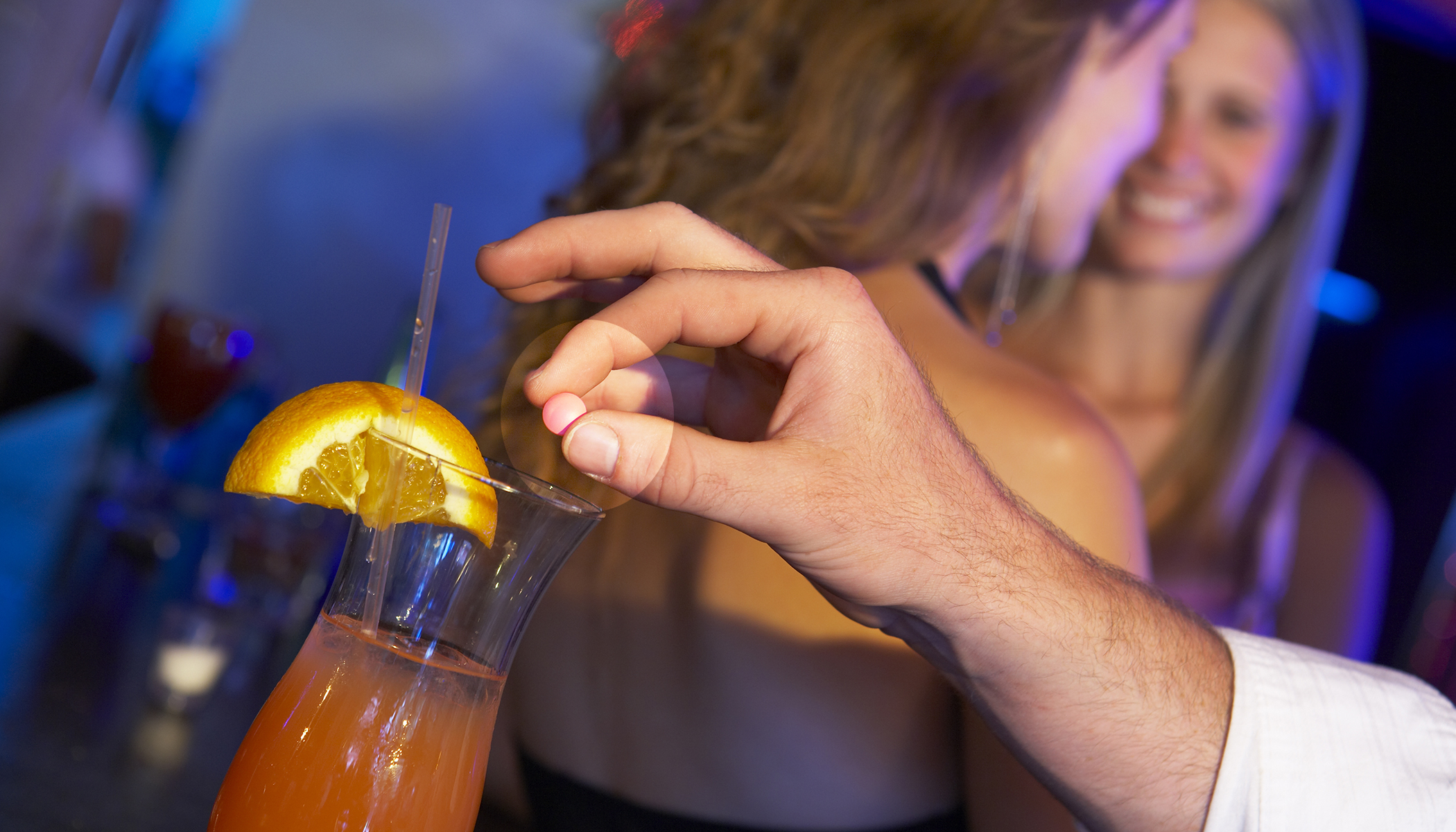 Barman Saves Woman From Being Drugged by Stranger With Simple Drink Trick