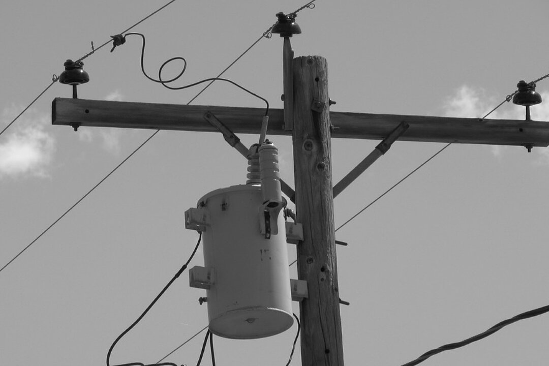 Death of Man Near Telephone Pole Under Investigation | The Epoch Times