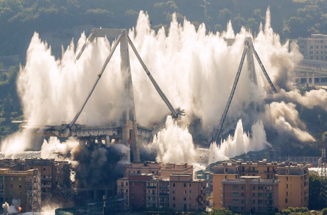 Remaining Parts of Collapsed Italian Bridge Are Demolished | The Epoch ...