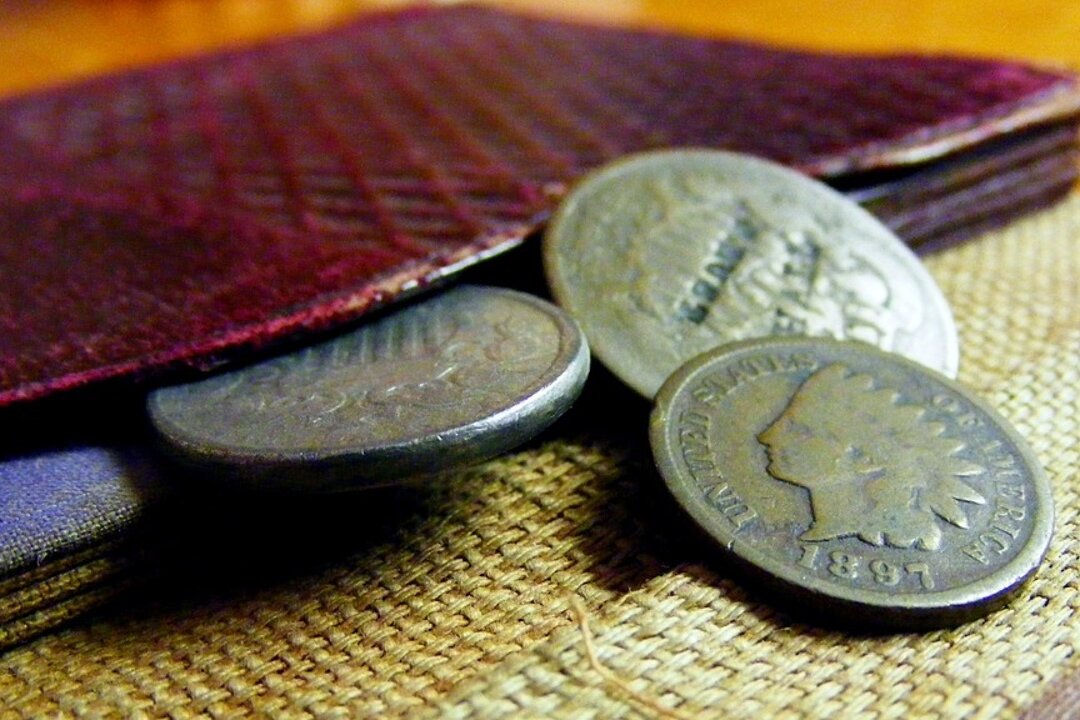 Plumber Finds 15 Wallets Stolen 75 Years Ago in Demolished School | The ...