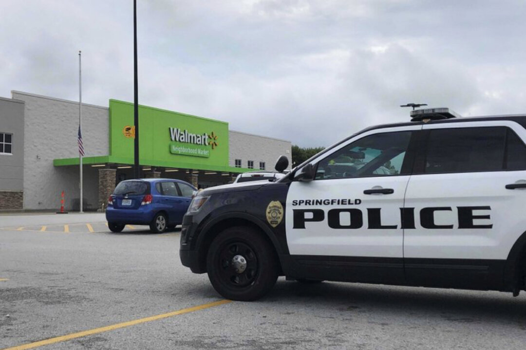 Walmart Pulls Violent Game Displays; No Change on Gun Sales | The Epoch ...