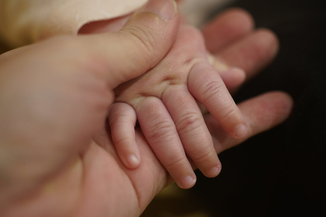 Doctors Expect Baby to Be 11Ib. But When They Weigh Him, Parents Think ...