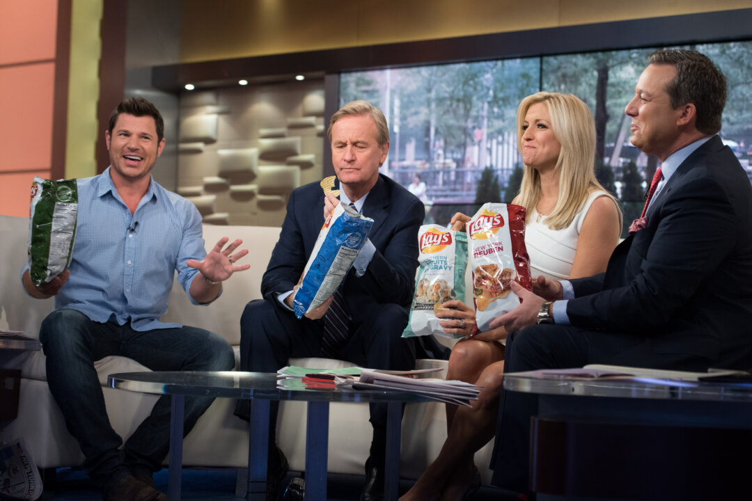 Ed Henry Makes Teary Return to Fox News After Donating Part of His ...