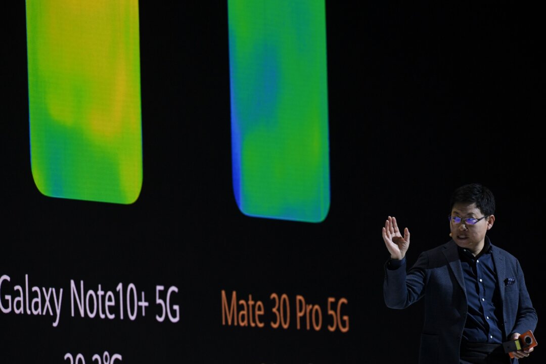 Huawei Unveils First Smartphones Without Google Apps, Owing to US ...