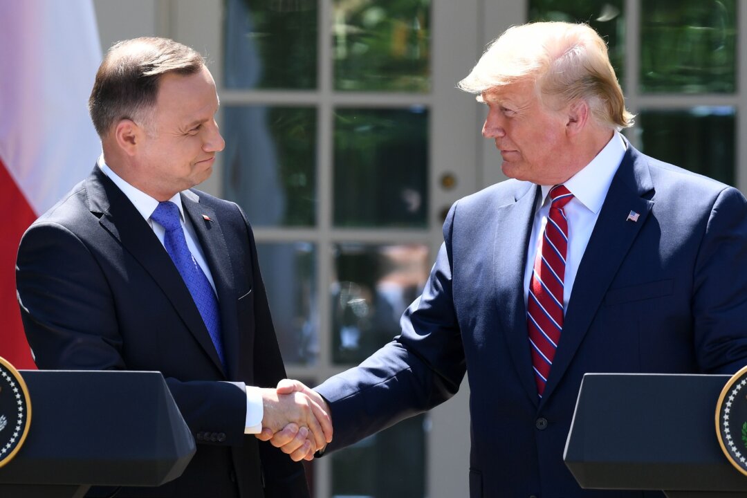 Trump, Poland’s Duda Sign Declaration to Boost US Military Presence in ...