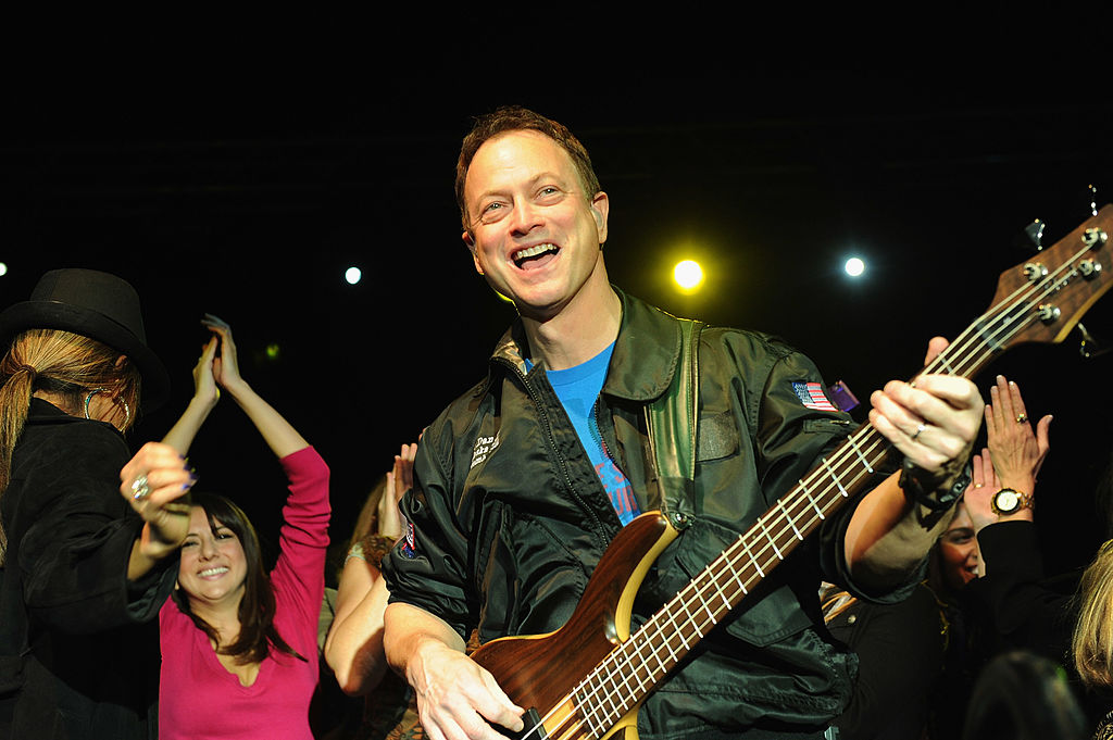 Gary Sinise & the Lt. Dan Band Rock Thousands of Soldiers and Veterans ...