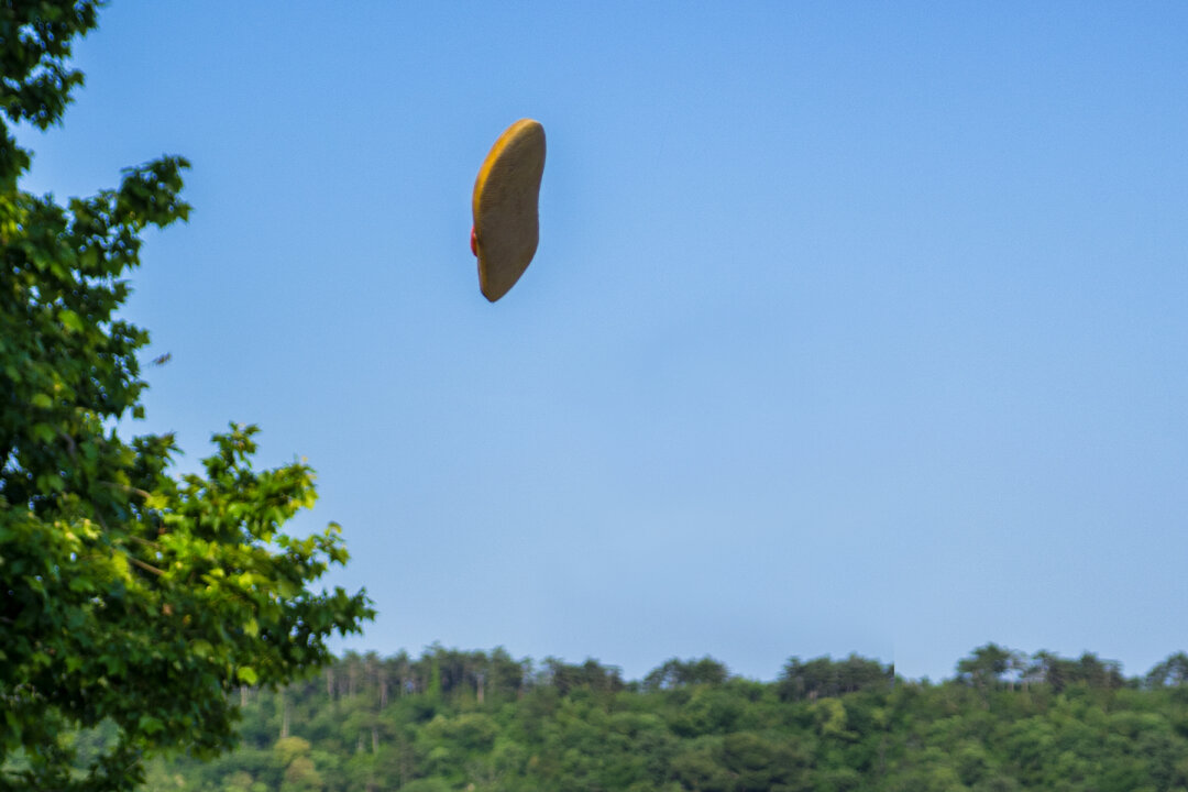 Angry Mom Throws ‘Heat-Seeking’ Flip-Flop and Nails Teenage Daughter ...