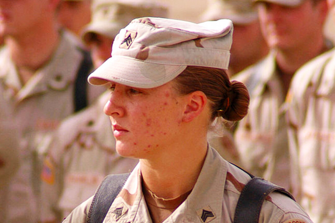 Female Army Sergeant Repels Ambush, Kills 3, Becomes First Woman to ...