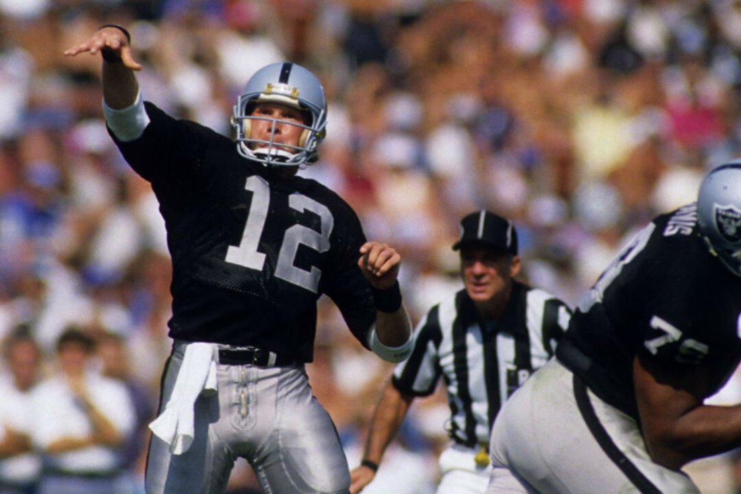 Former Oklahoma State, NFL Quarterback Hilger Dies at 57 | The Epoch Times